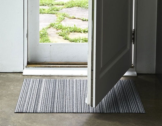 Chilewich Skinny Stripe Shag Floor Mat (Shadow) – Hudson & Vine